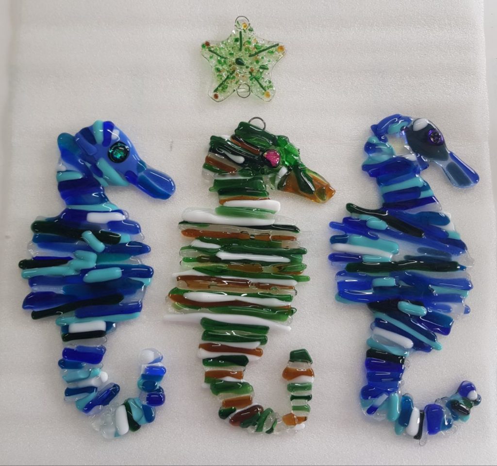 Splendid Glass Seahorse – Azure Glass